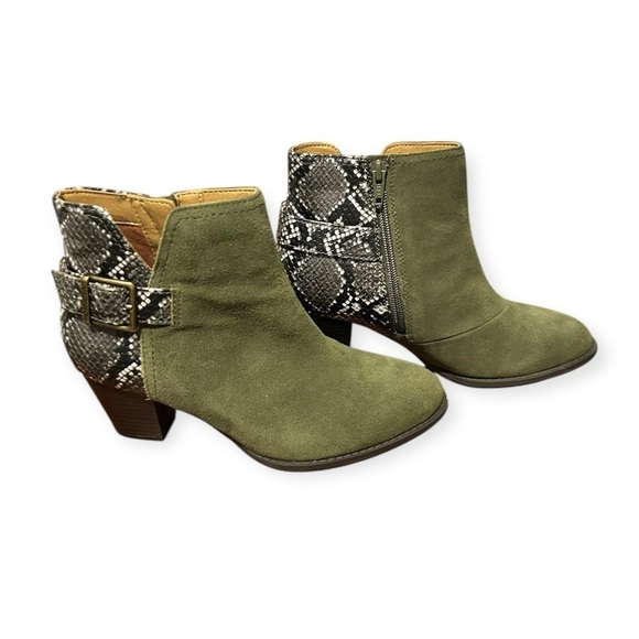Vionic | Shoes | Vionic Naomi Snake Olive Green Suede Leather Womens ...